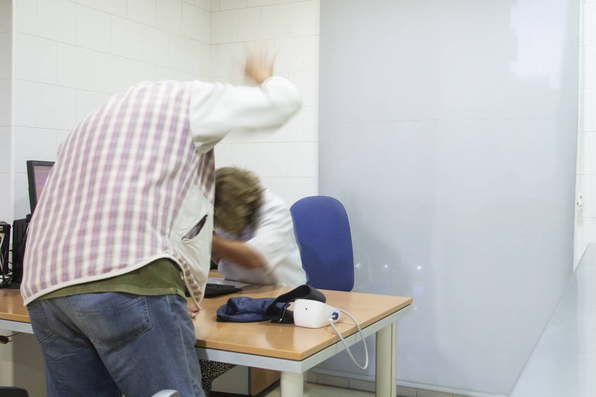 El Estado De Alarma Desploma Las Agresiones A Sanitarios